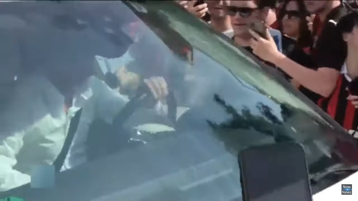 Video shows Paolo Maldini angry at fan for emptying water bottle on his ...