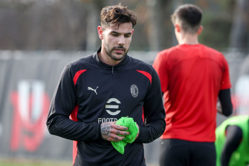 Sky: Theo Hernandez to sit on the bench again for match vs Roma