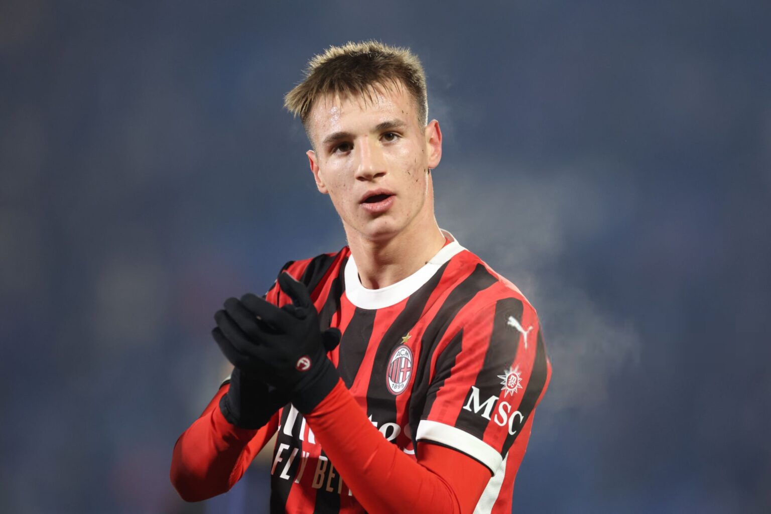 How much would Milan earn if Lecce sign Camarda permanently?