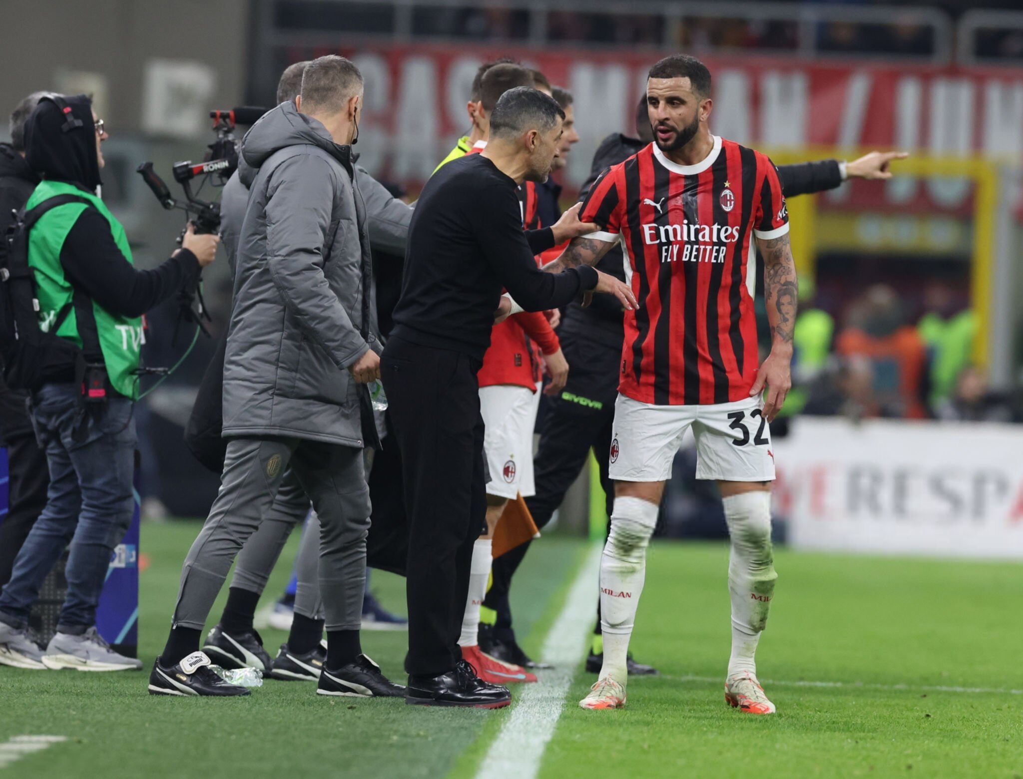 Kyle Walker opens up about talk with Joao Felix: "We're not Messi? I wouldn't change anything I ...