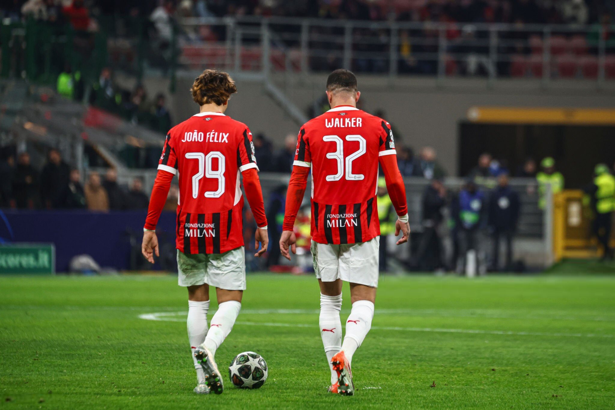 Kyle Walker to Joao Felix: "Pass the ball, we're not messi"