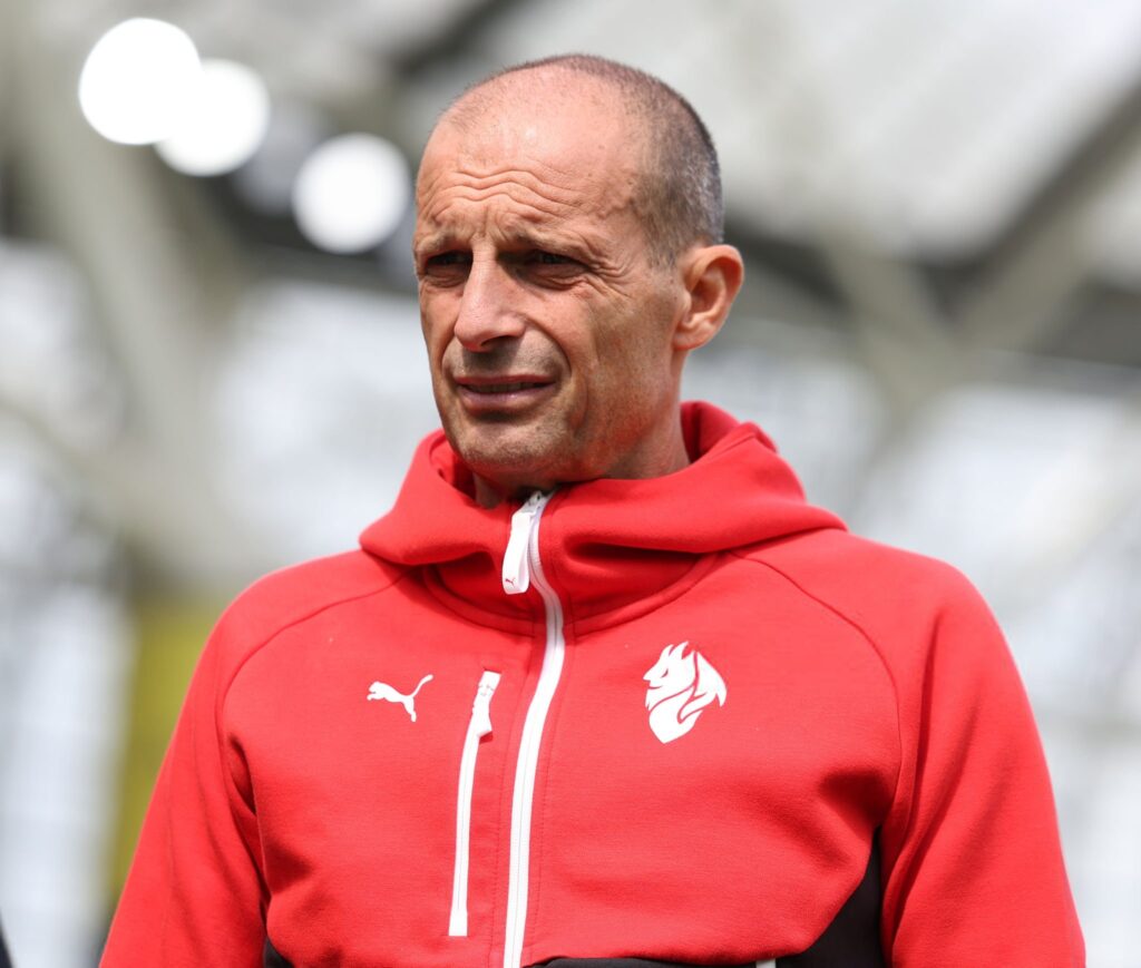 Milan training today under Allegri with a reduced squad