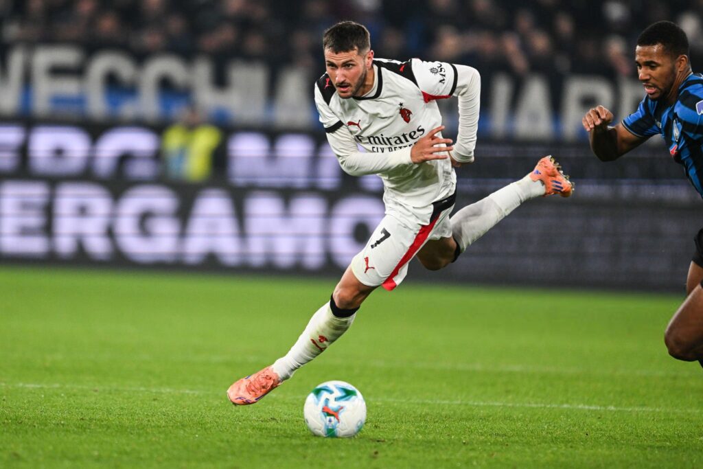Santiago Gimenez struggles and an uncertain future at Milan