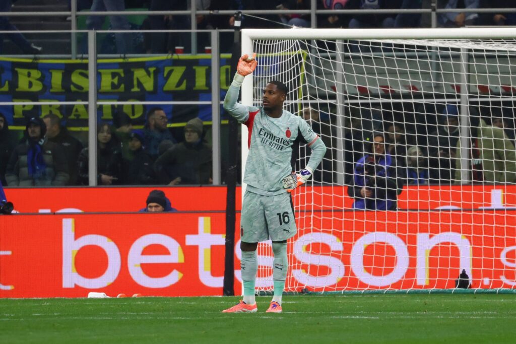 CorSera: Inter thinking of a steal: Milan's Mike Maignan