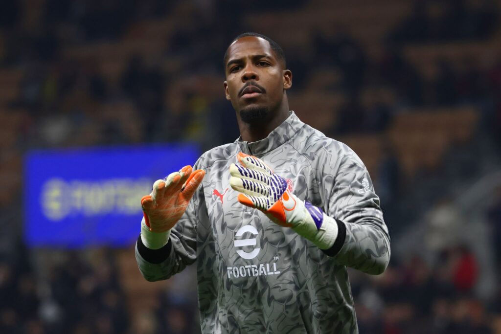 AC Milan management pushing to secure Maignan's contract renewal
