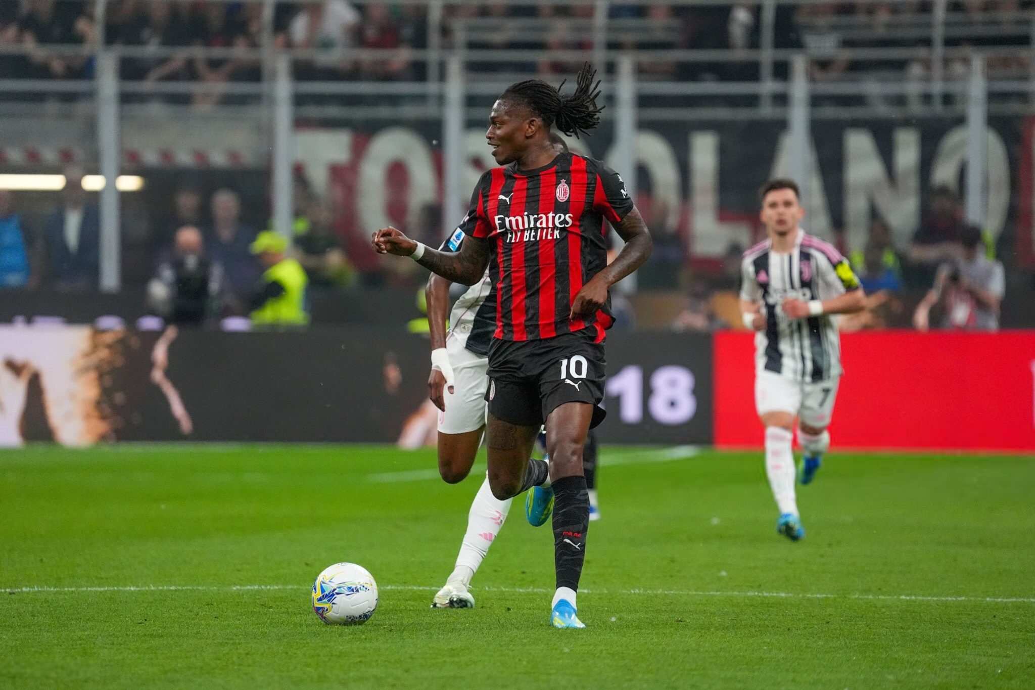Inside the Rafael Leao situation: Milan open the door to a sale